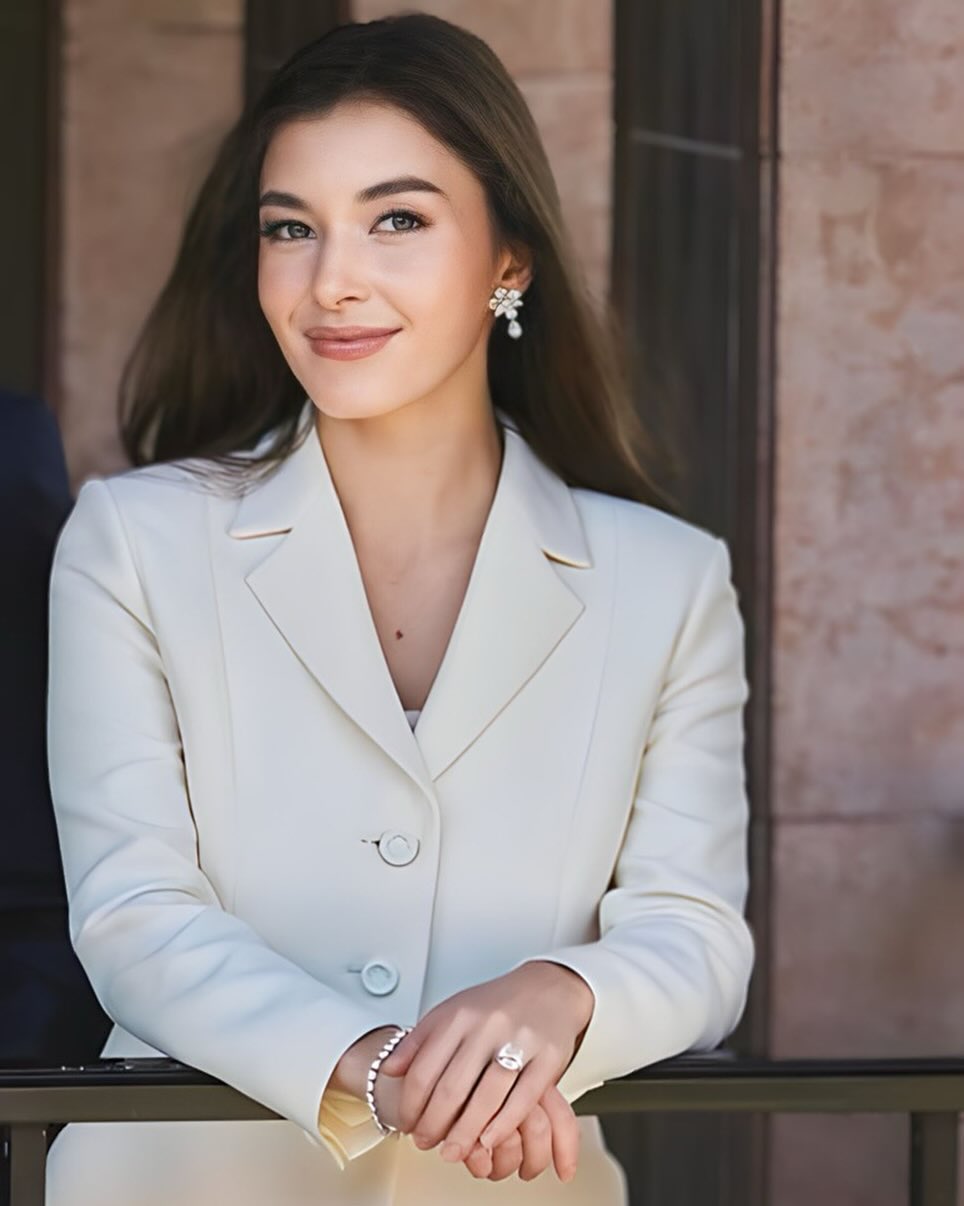 قصة قطع المجوهرات الفاخرة في خزانة خطيبة سلطان بروناي - مجلة هي